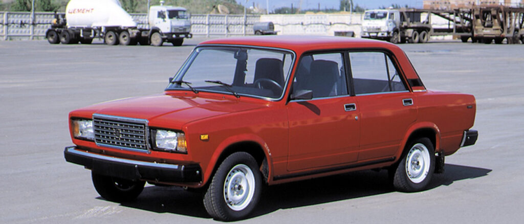 Lada 2107: обзор, технические характеристики, комплектации, цены ...